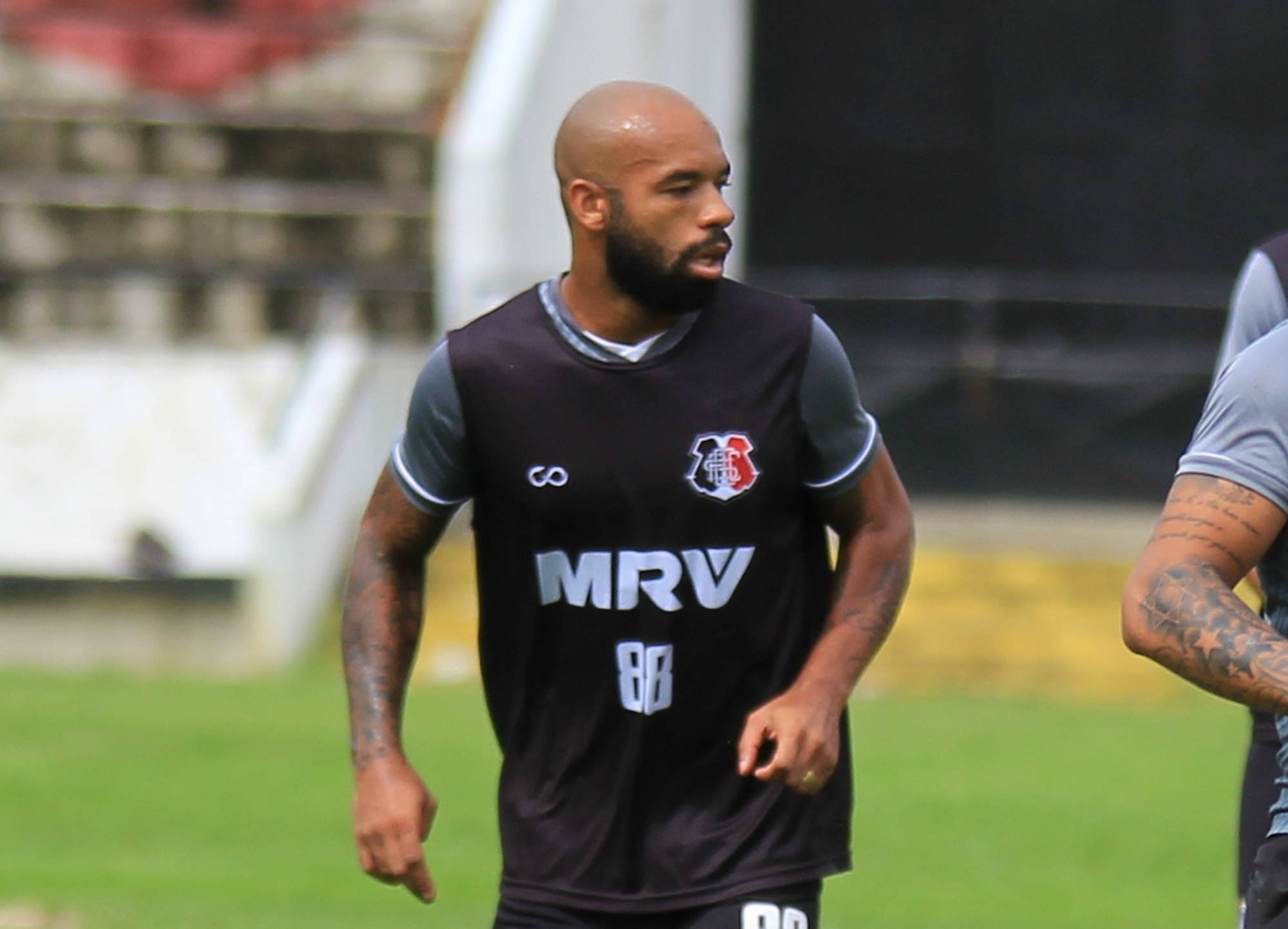 De volta ao time, Tiago Costa mostra confiança | Santa Cruz Futebol ...