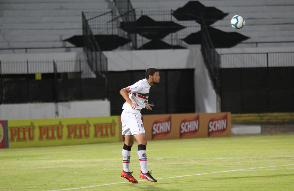 Augusto Silva vive boa fase na defesa e no ataque | Santa Cruz Futebol ...